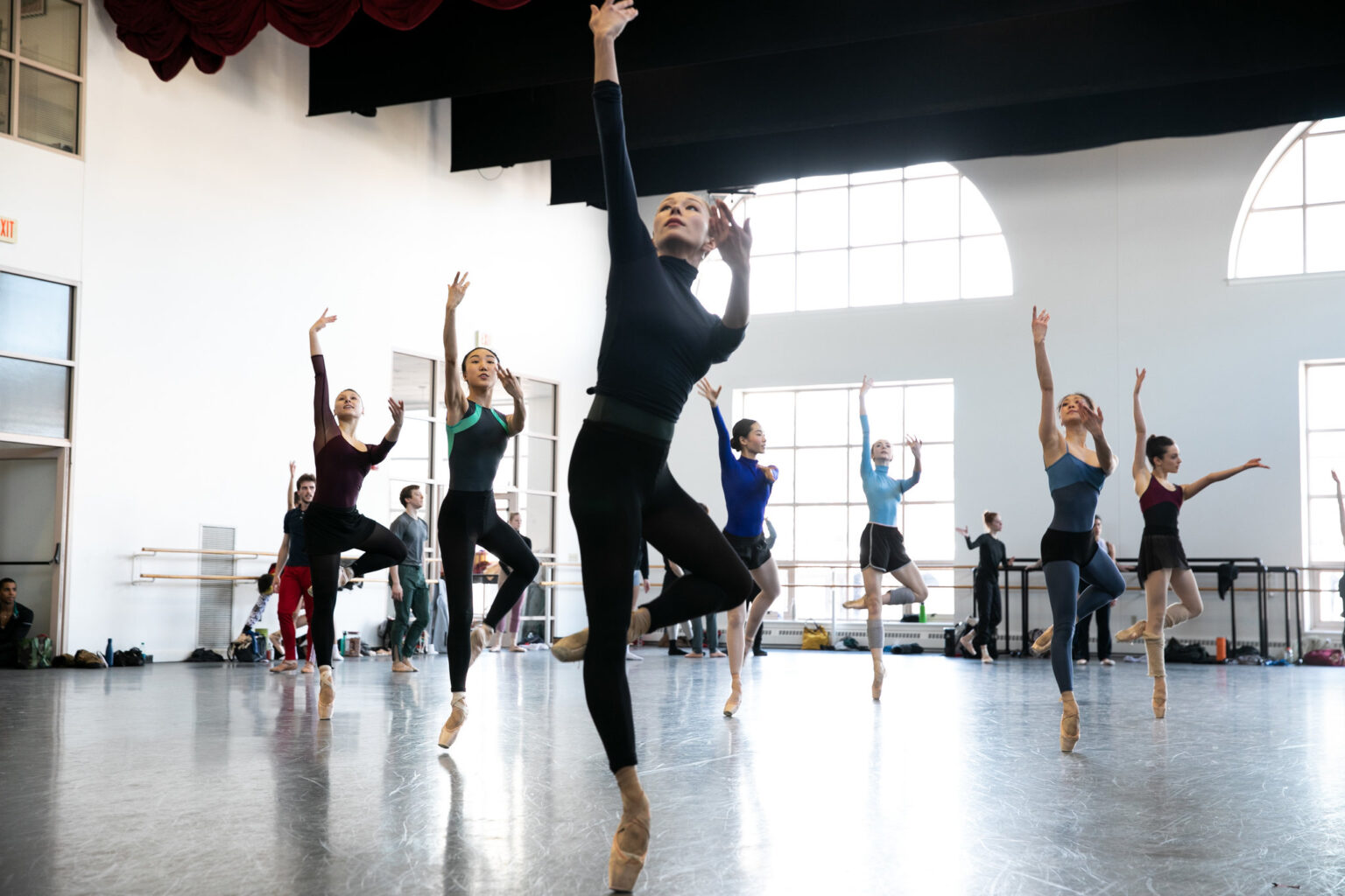 Basic to Advance Modern Dance Moves: Ultimate List - ononestudios.com